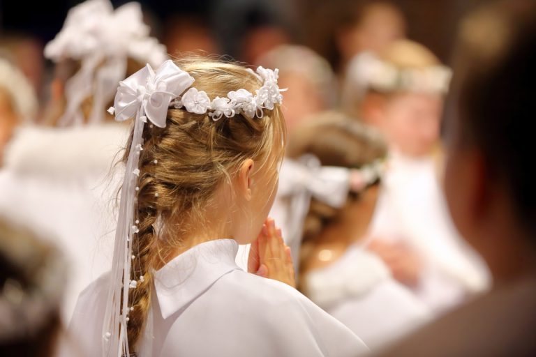 Five ways for parents to prepare children for First Holy Communion ...